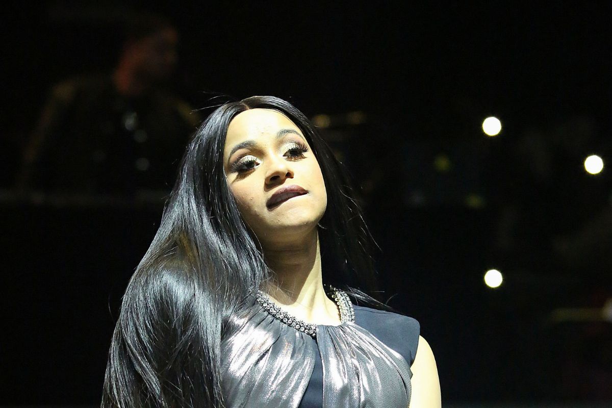 Cardi B Loses It Over Giant Rat While Selling Her Album In NYC - Hip ...